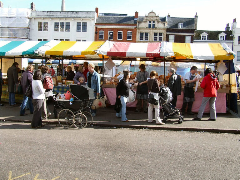 A community powered economy: 3 principles - New Local